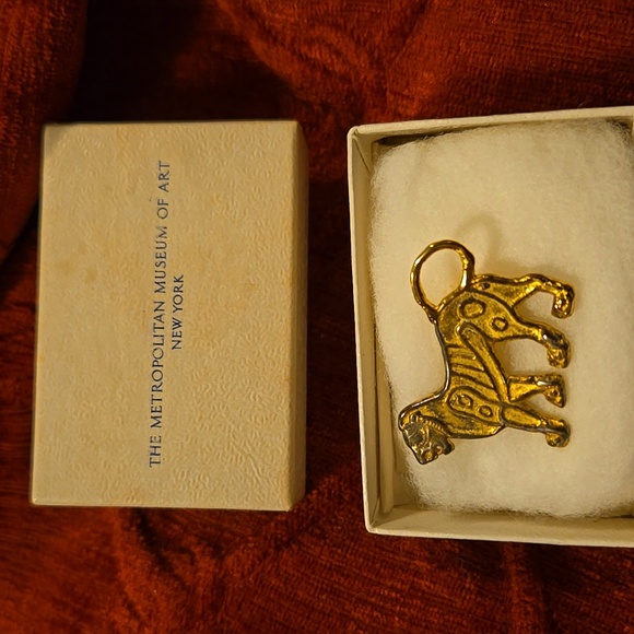 MMA | Jewelry | Rare Vintage Mma Metropolitan Museum Of Art Gold Tone ...
